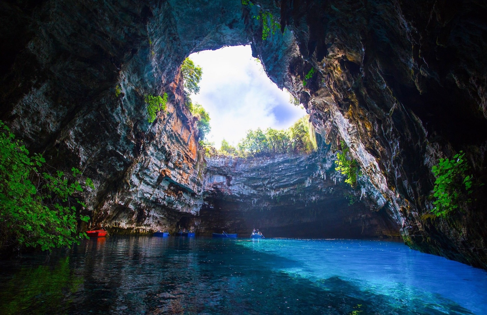 La cueva de Melissani - GreciaTour.com